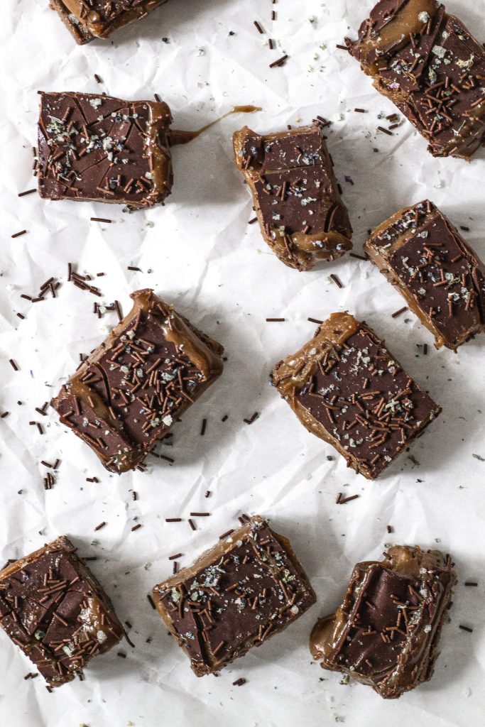 Raw Vegan Billionaire Bars with 3 Ingredient Caramel - Rezel Kealoha